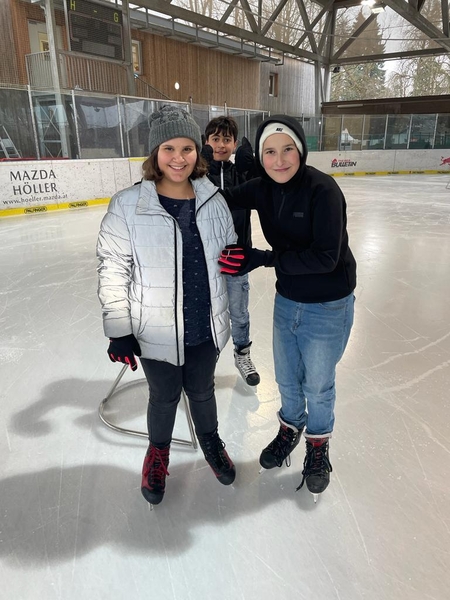 Mittelschule Lehen – 2c beim Eislaufen